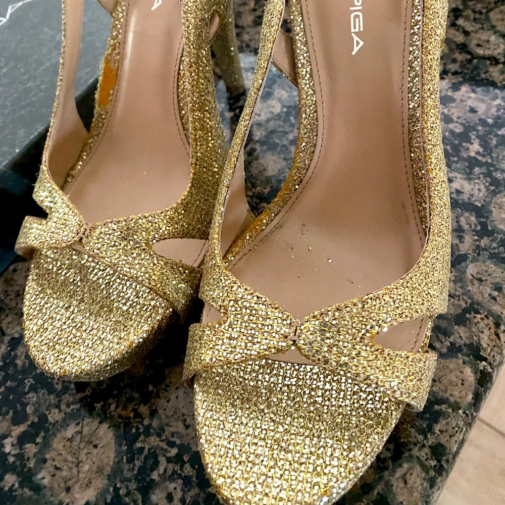 Beautiful Gold Platform Sandals - Gem